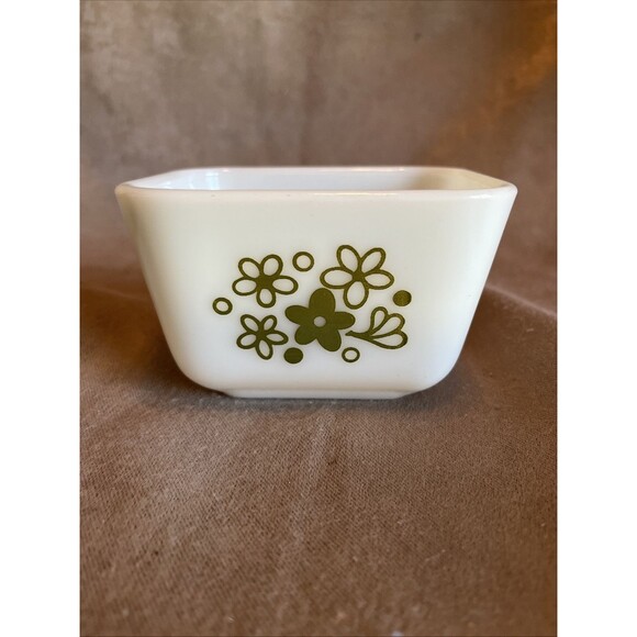 Pyrex | Kitchen | Vintage Pyrex Spring Blossom 5 B 1 12 Cup Dish Green ...